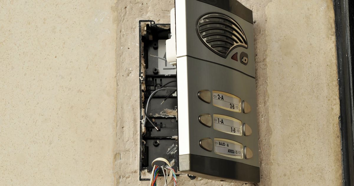 Wired Intercom System: Features, Types, and Applications | Swiftlane